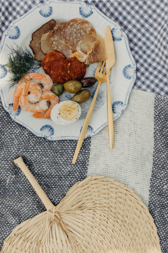 8 Tips for Your Next No-Cook Backyard Picnic | Wit & Delight ...